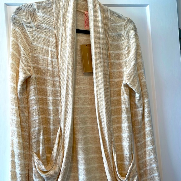 Francesca's Collections | Sweaters | Brand New Gold Glitter Sweater ...